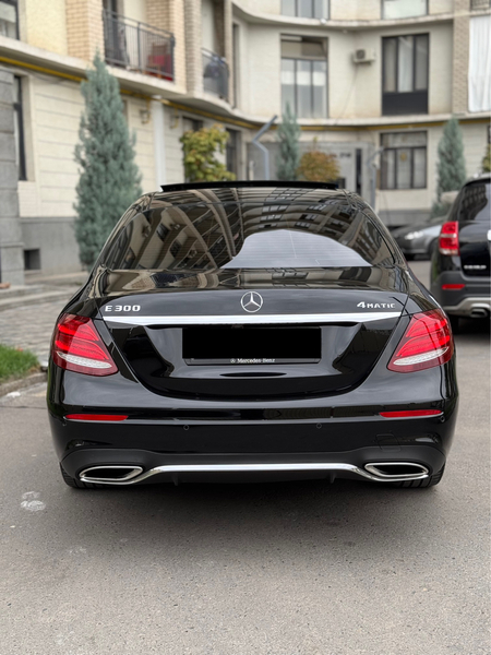 Mercedes Benz E200 4MATIC