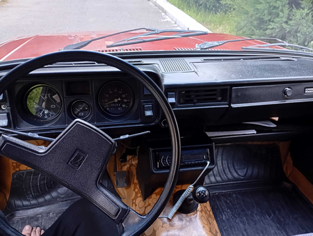Продам Ваз 2105 двигатель 05