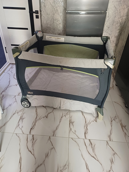 Продаётся фирменный кровать манеж