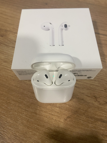 Продаю Apple AirPods 2.1 (2 поколение) Оригинал