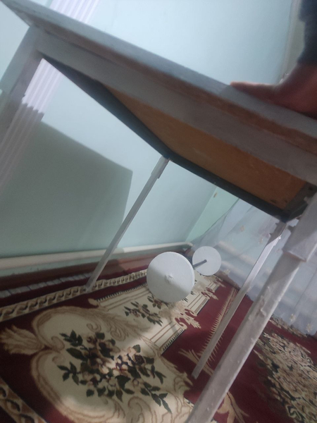 Для дома стол железный ножки