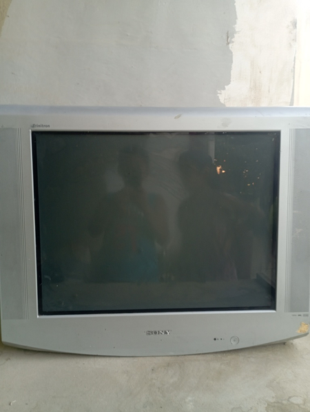 Televizor sotiladi
