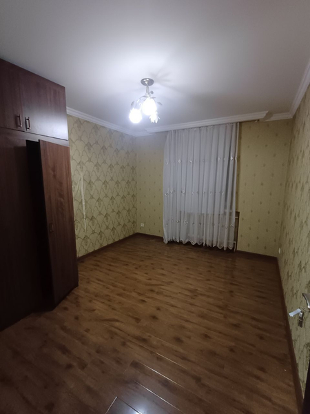 Продаётся квартира под офис. Улица Академгородок.
