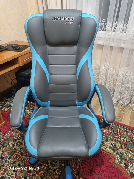 Компютер(игровая мышка, экран, клавиатура), стол, кресло