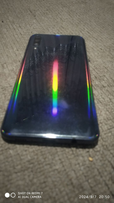 Samsung a50   4/64 xotira