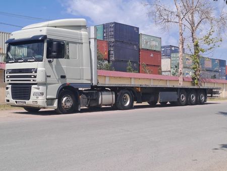 Продается DAF 2005 г . Прицеп SCHMITZ 2006 г. Штора контейнеровоз.