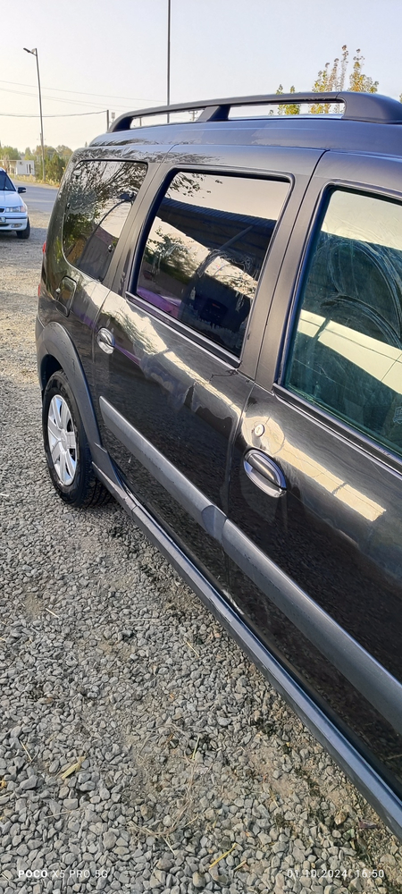 Lada largus cross