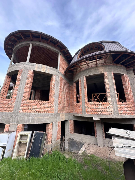 Продается коробка 
Салар , Ор Сампи 
Недалеко от дороги