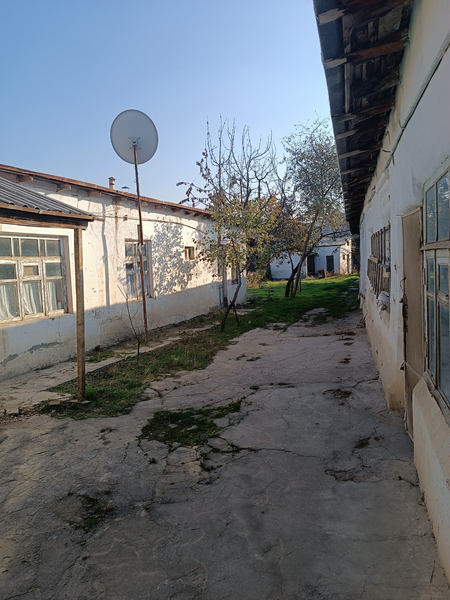 Продаётся дом 10 соток, 3 жилые комнаты, сад.