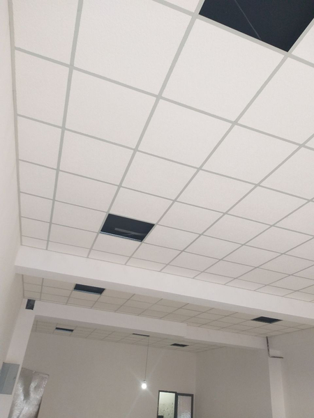 Ishlab chiqaruvchidan Armstrong kabi sifatli gipsviy potoloklar. 