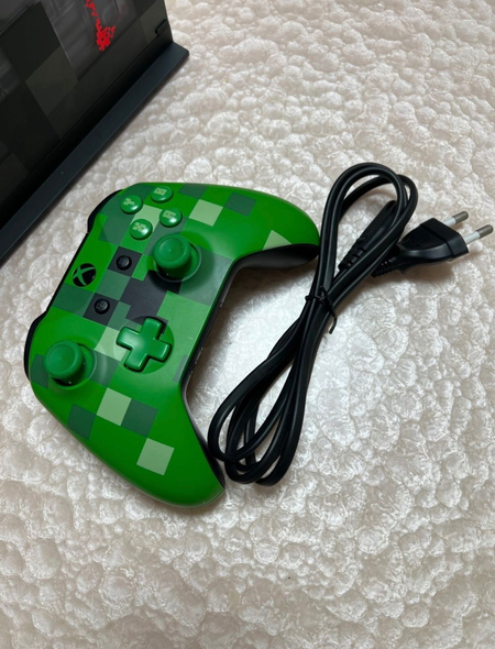 Xbox one s Minecraft edition 1TB