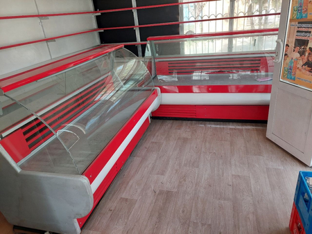 Vitrina xolodilnik sotiladi
