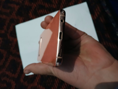 Telefoni aybi yoq narxida oziroq tuwib beradigon joyi bor