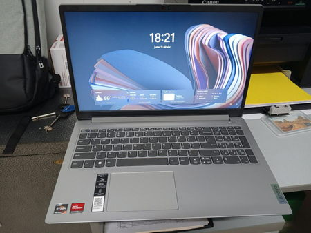 Nootebook Lenovo 8/512 Holati ideal sirochniy sotiladi