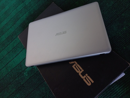 Srochna sotiladi Notebook Asus