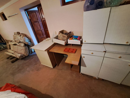 Куханный гарнитур,компьютер.стол 2та.тепасида келишилади.