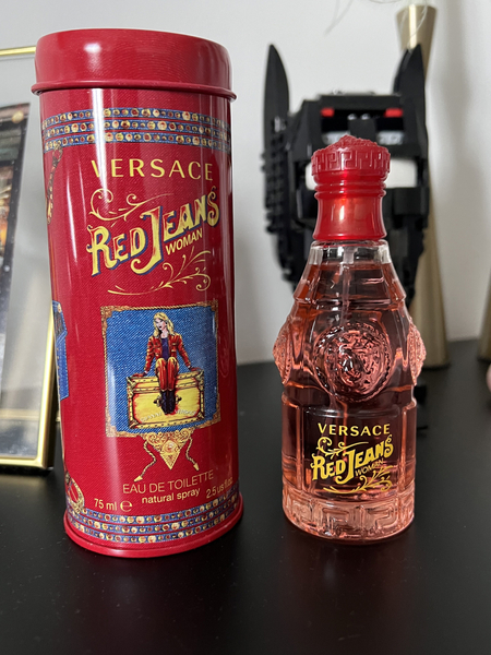 Продам духи Versace red geans woman