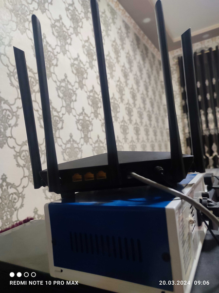 Tenda router Ac12000 (wifi)
