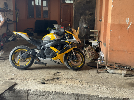 Suzuki Gsx-R k8 (600cc)