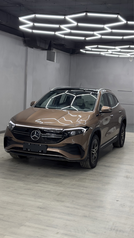 Mercedes Benz EQA300 4matic