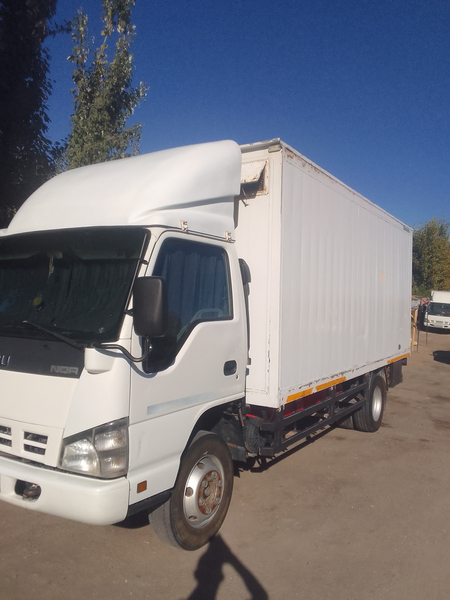 Isuzu yuk mashina