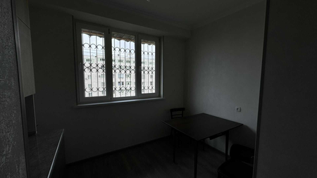 Метро Ойбек Свердловская  планировка  трехкомнатная квартира (J3264)