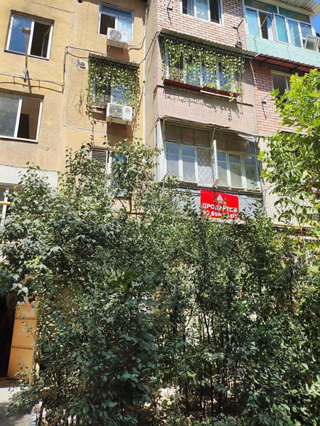 Продам срочно трешку 65м2 2-й этаж без ремонта около РОВД 8 квартал!`
