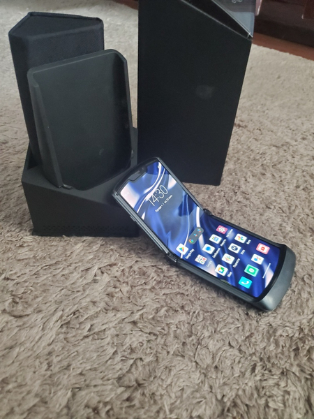 Моторола рейзр 5G 256mb 2 сим. Можно обмен