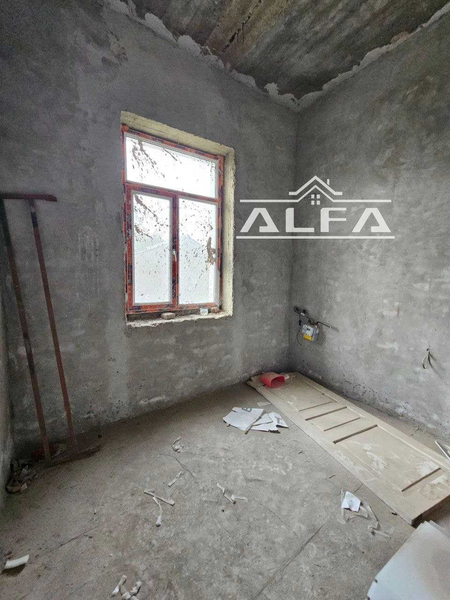 3 xonali 90m² 1-qavat sotiladi.