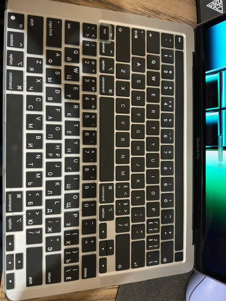 Macbook Pro M2 silver 13 dyum full sotiladi. Holati ideal Obmen bor