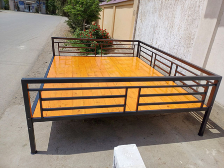 Tapchan . Kravat (soʻri). Тапчан , крават .