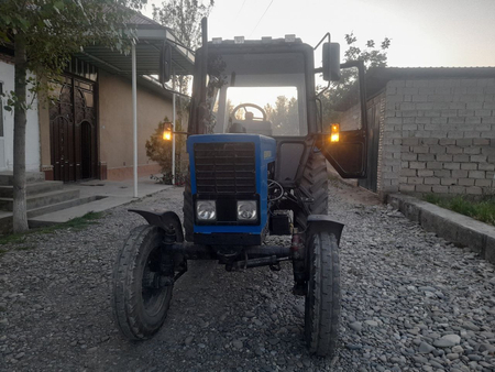 Traktor sotiladi