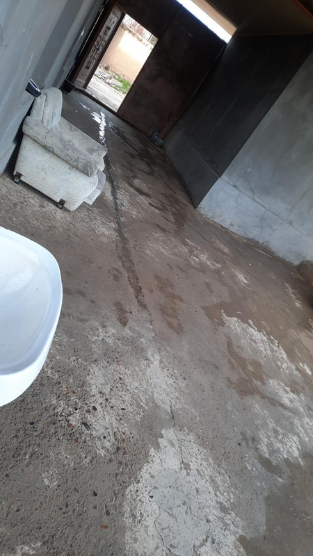 Hovli uy sotiladi