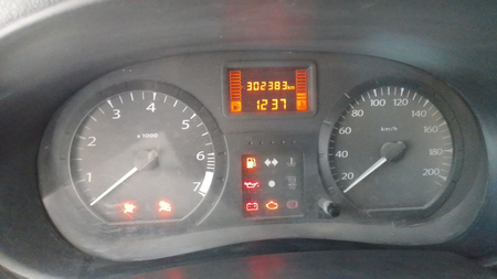 Lada Largus srochni sotiladi