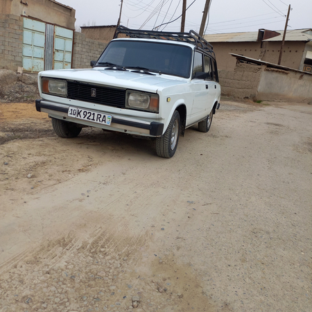 2104 mashina sotiladi pul kerak