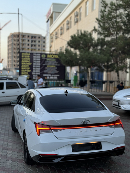 Продам Hyundai Elantra 1.6 2022