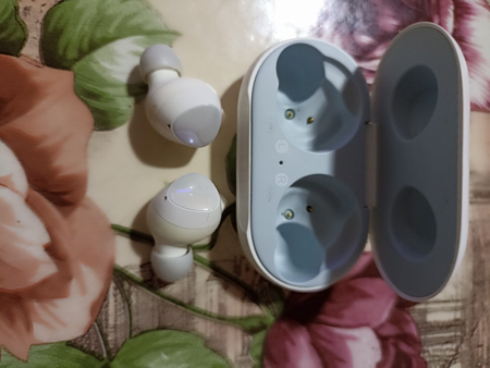 Самсунг galaxy buds+  белого цвета
