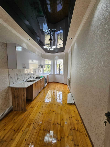1 xonali 45m² 1-qavat uy sotiladi