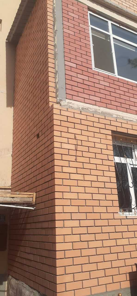 Кладка кирпича балконов