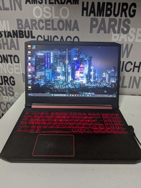 Acer nitro 5 Ryzen 3550h,Nvidia GTX 1650, DDR432GB,756GB, 144hz