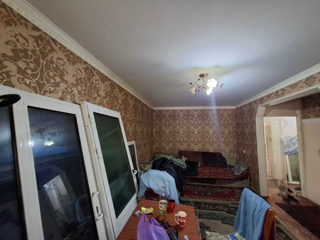 Farg'ona sh. Frunziskiy 4 maktab. 1 xonali sotiladi.