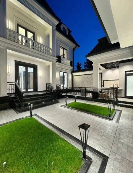 Продается Евро дом Ор-р: Улица Никитина 750 м2