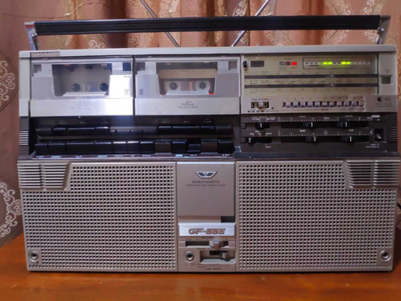 Магнитола Sharp 555.