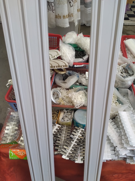 Turba karniz va patalochni karnizlar bor
