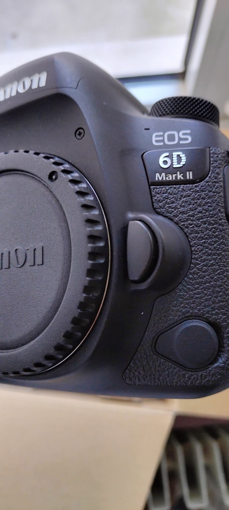 Canon 6d mark 2 body yoki kit xolatida sotiladi yangi xolatda