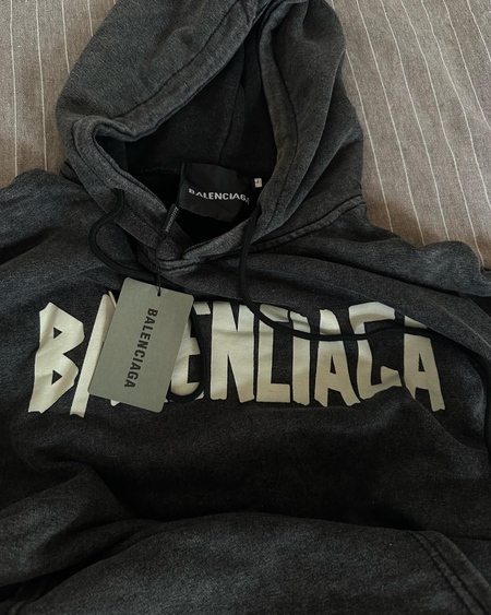 Двойка Balenciaga