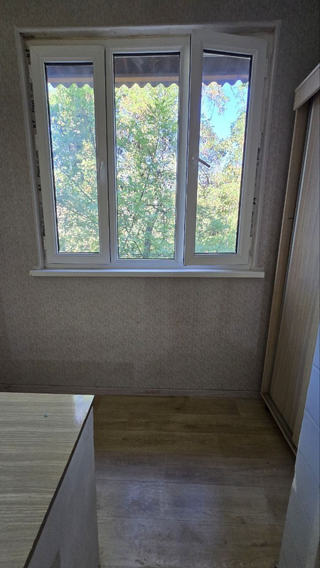 СВОЯ. Чилонзор район 9-кв 1/3/4 кирпич балкон 1*3