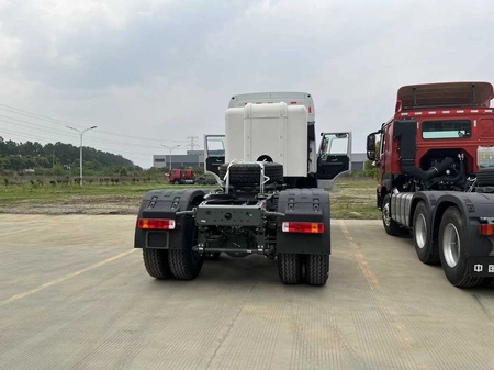 Тягач  HOWO V7   6×4  (газ 8*150)