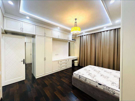 Gabus building 4 room 3 bed 2 bath Taras Shevchenko street metro Oybek