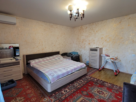 Метро М.Горький ёнида 4-хоналик квартира сотилади. Ипотека бор. 128 м²